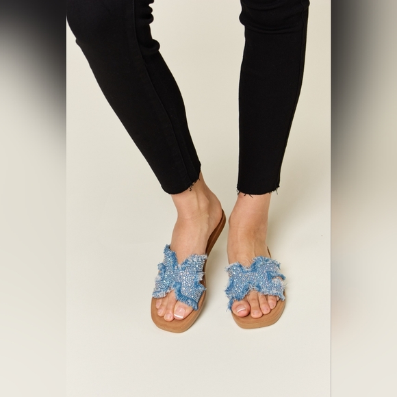 Forever Link | Shoes | Forever Link Raw Trim Denim Hband Flat Sandals ...